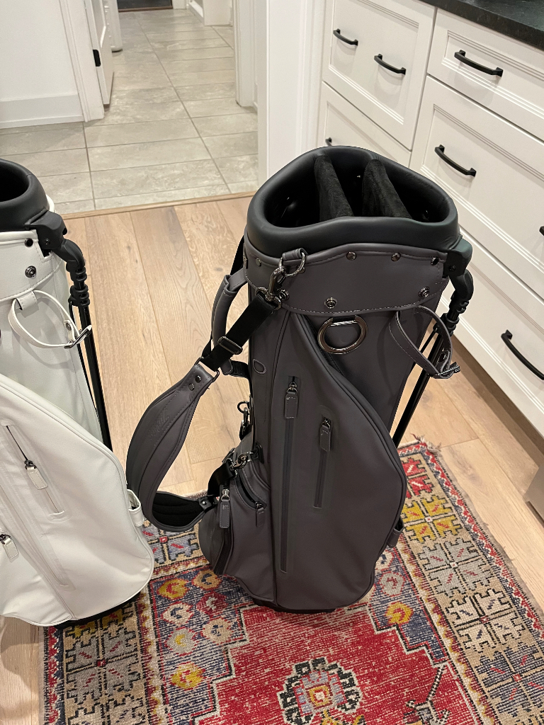 Saturday price drops: 2 Titleist Linksmaster bags - Ping 4 Series Tour ...