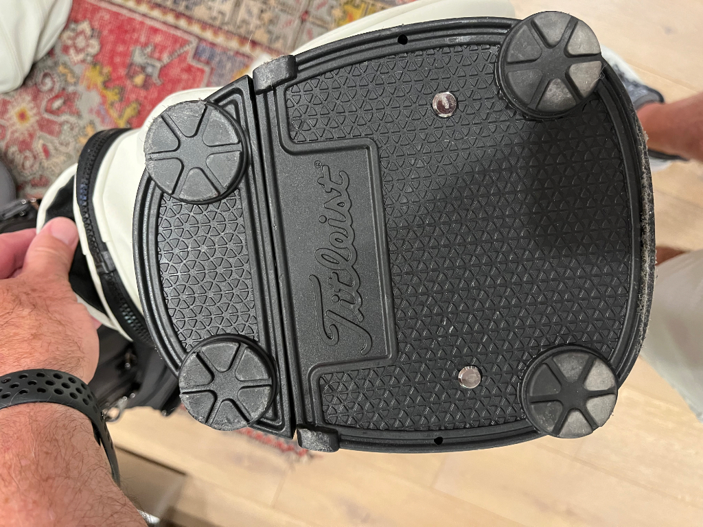 Saturday price drops: 2 Titleist Linksmaster bags - Ping 4 Series Tour ...