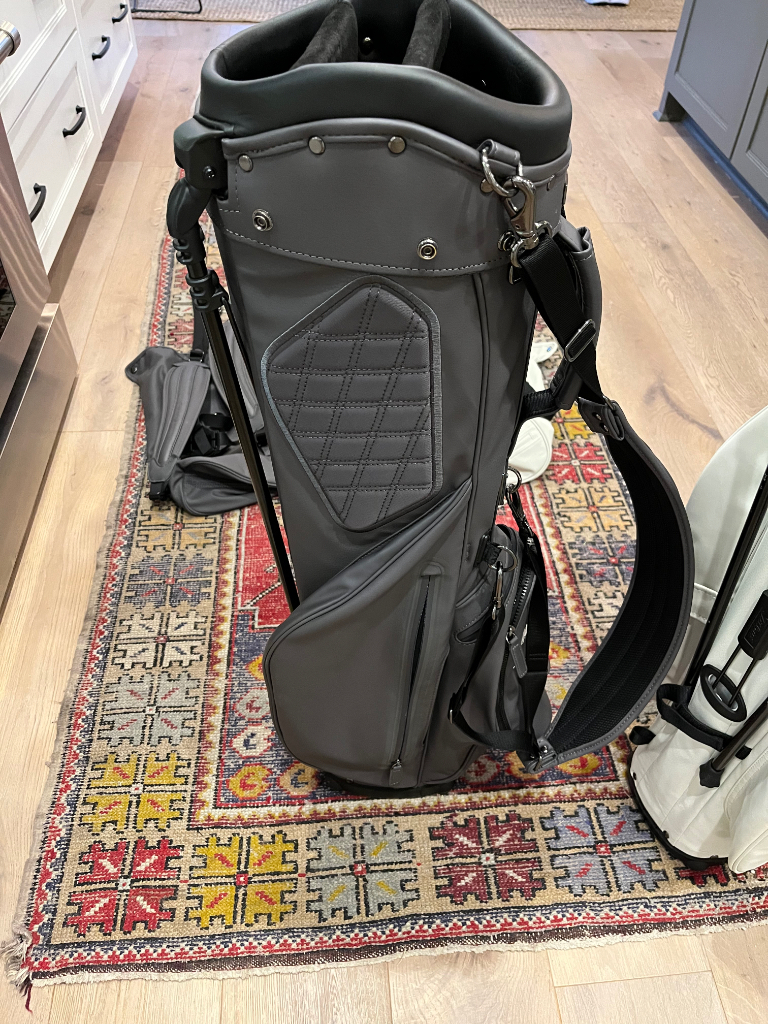Saturday price drops: 2 Titleist Linksmaster bags - Ping 4 Series Tour ...