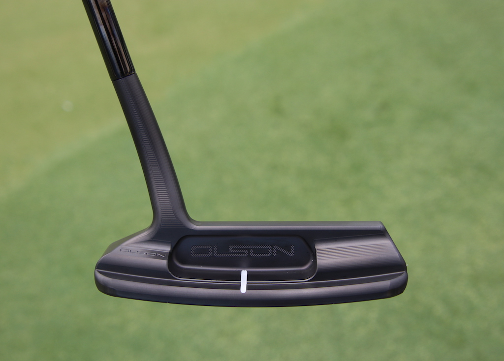 Tommy Fleetwood testing a Logan Olson "C-Groove" custom putter (and ...