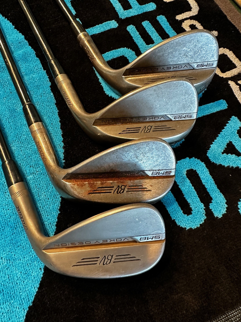 SM8 4 wedge set, blue tee range finder, Scotty T22, Ventus, shafts ...