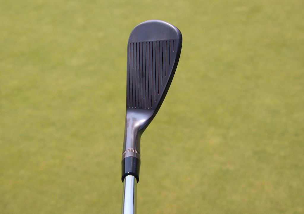 In-hand photos of Chris Kirk's custom "Gun Blue" Callaway Apex MB irons ...