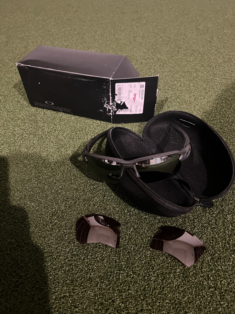 Byron Morgan DH89 Raw, Scotty Cameron Phantom X12, Oakley Flak 2.0 XL ...