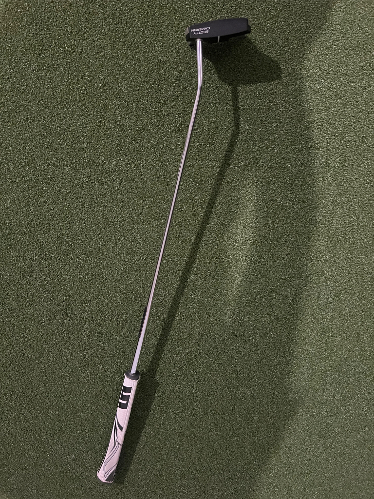 Byron Morgan DH89 Raw, Scotty Cameron Phantom X12, Oakley Flak 2.0 XL ...